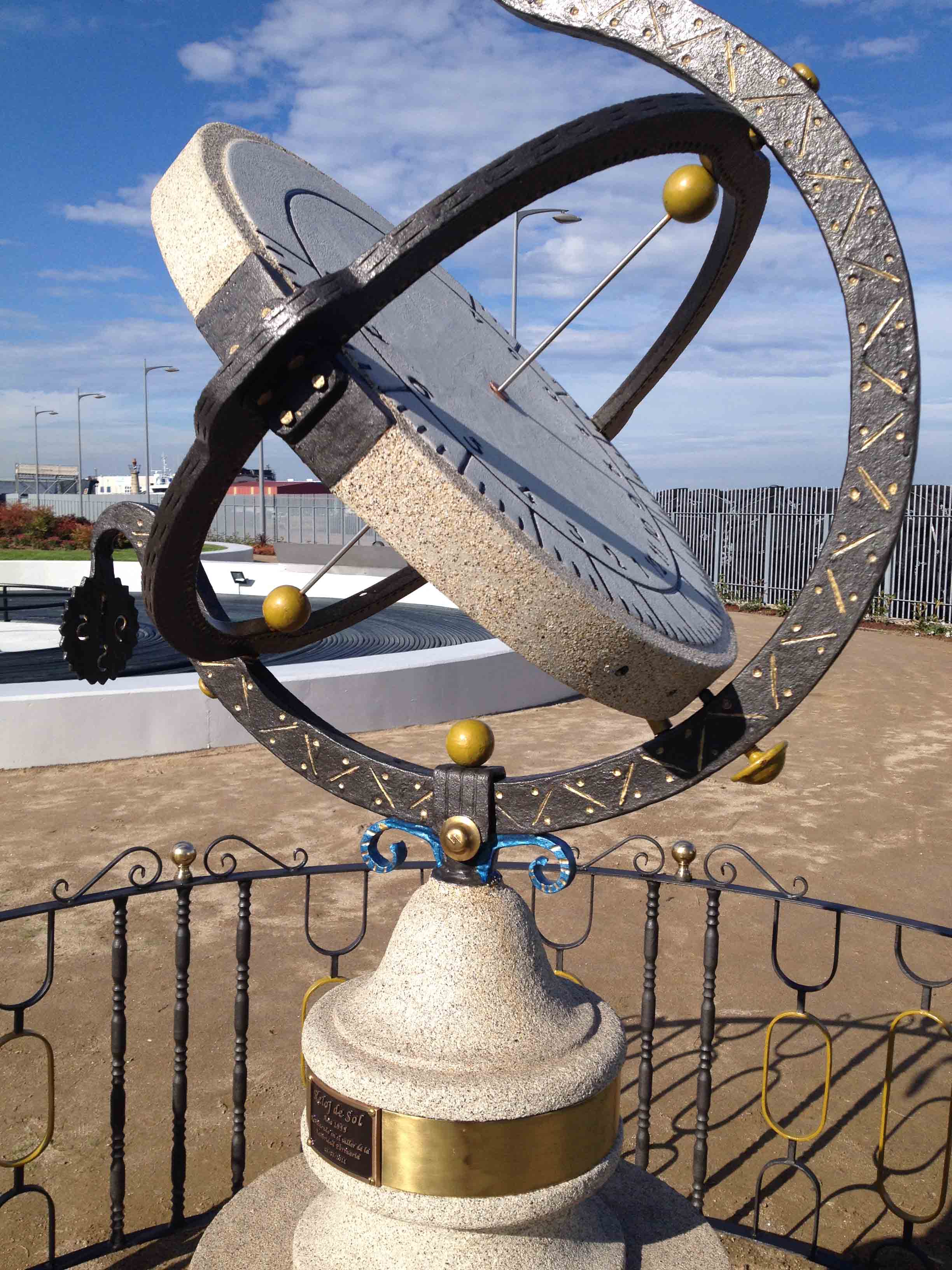 Reloj de sol ecuatorial. Puerto de Vigo | Astrovigo